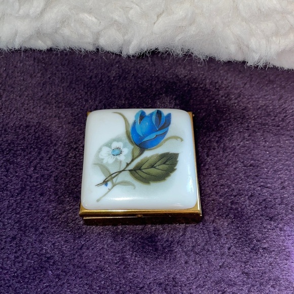 Amanda Wingfield | Accessories | Vintage Porcelain Hinged Lid Trinket ...